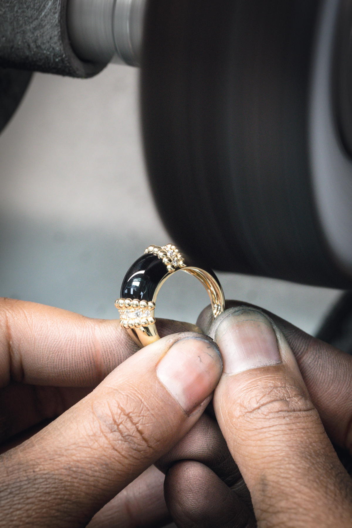 Van Cleef & Arpels’ Perlée Collection Pays Homage To Time-Honoured ...