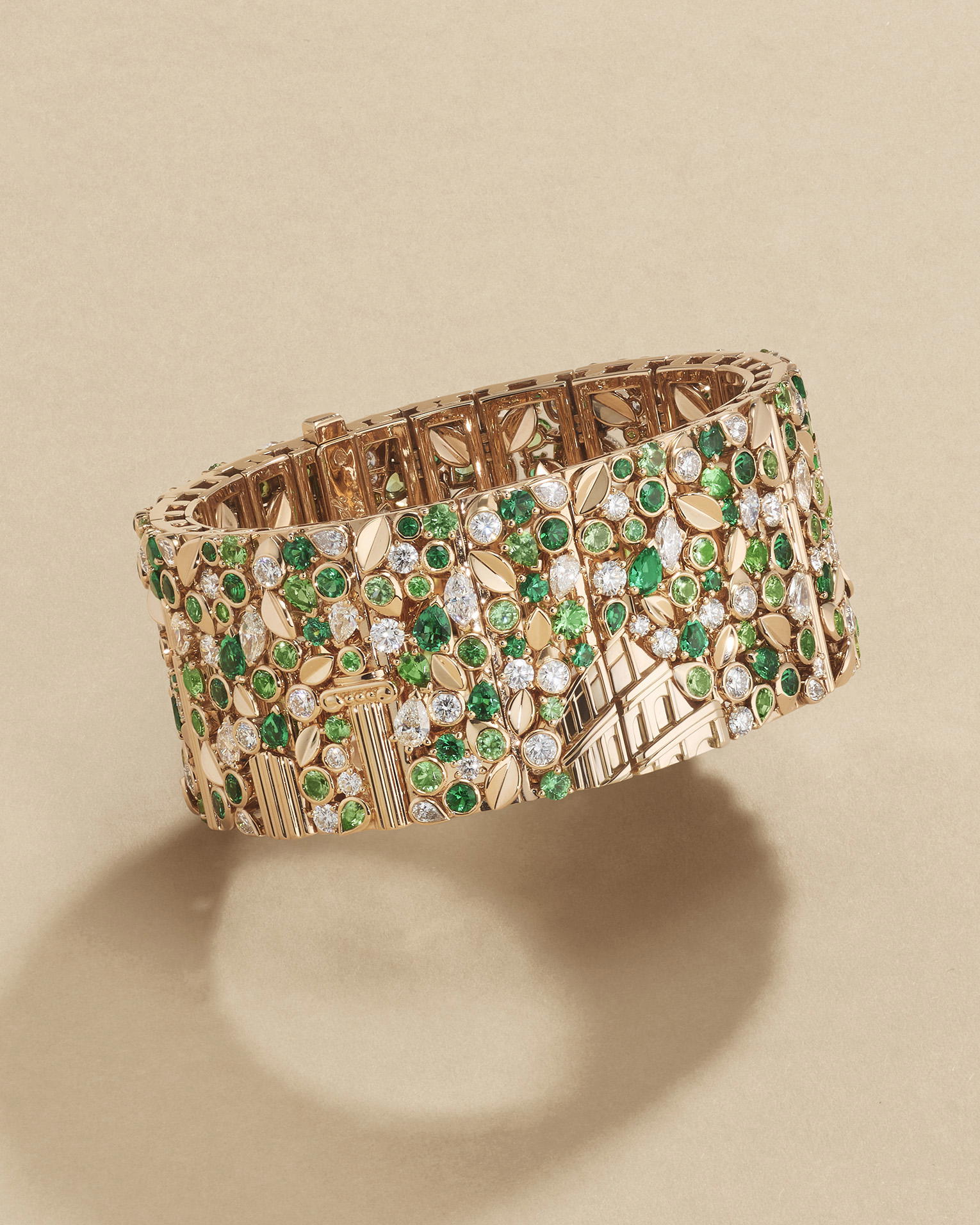 Van Cleef & Arpels’ Le Grand Tour Collection Offers A Unique ...