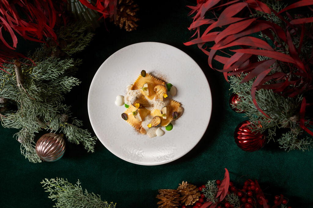 5 Christmas Dining Experiences At Raffles Singapore | a+ Singapore