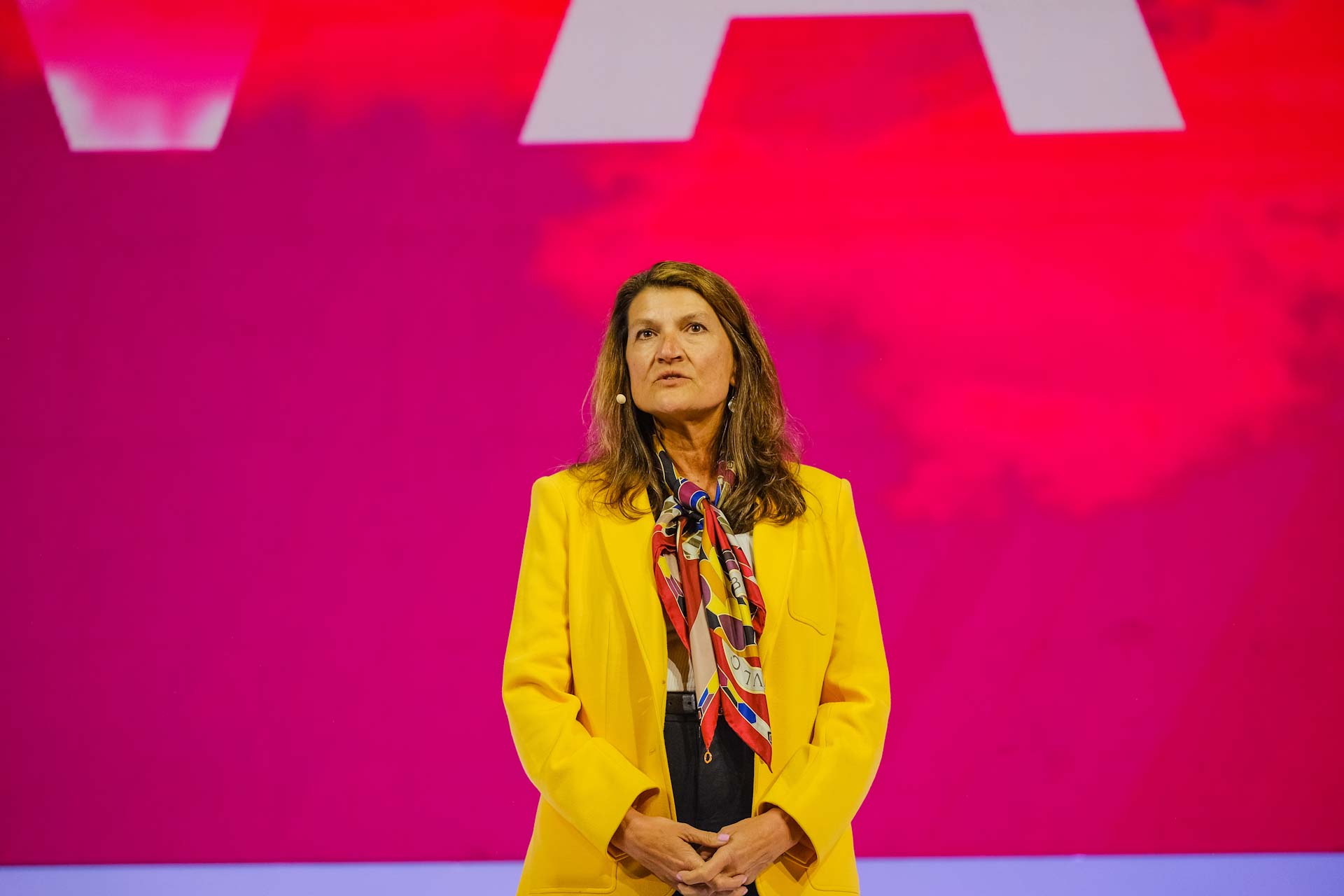 How Entrepreneur Lynn Anstett Went From Folding Chair To Global Chair ...